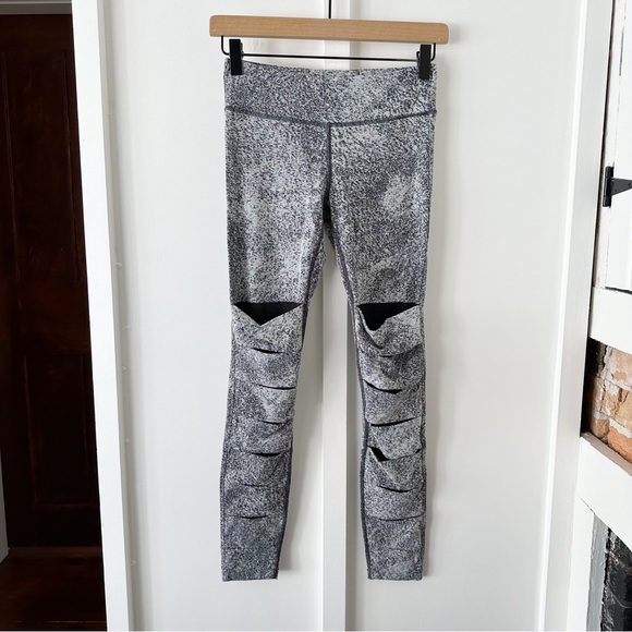 Ivivva | Bottoms | Ivivva Spray Cut Out Legging | Poshmark